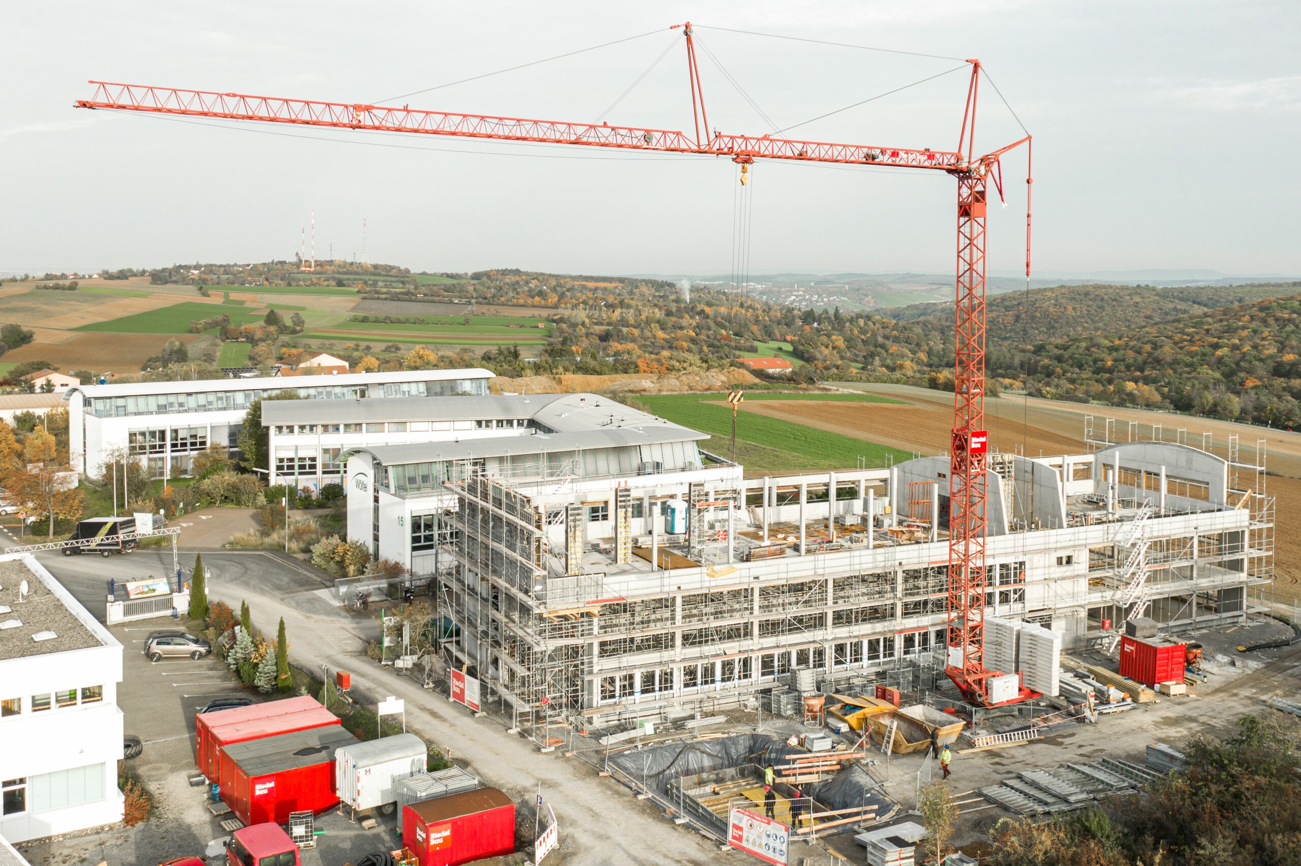 Produktions- und Bürogebäude Wölfel-Gruppe - Riedel Bau